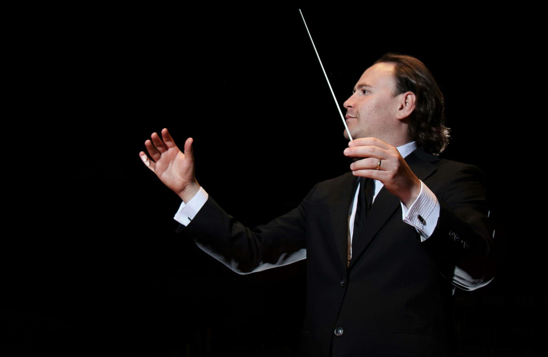 Christian Vásquez, China tour with the Landaeta Symphony - ACM Concerts